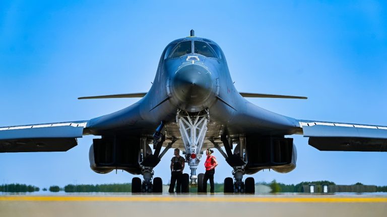 The U.S. Air Force's New B-1B Lancer Bomber 'Hybrid' War Strategy is a ...