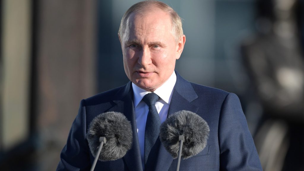 'Sudden Regime Collapse': 'The Walls Closing In' on Putin Is Possible ...