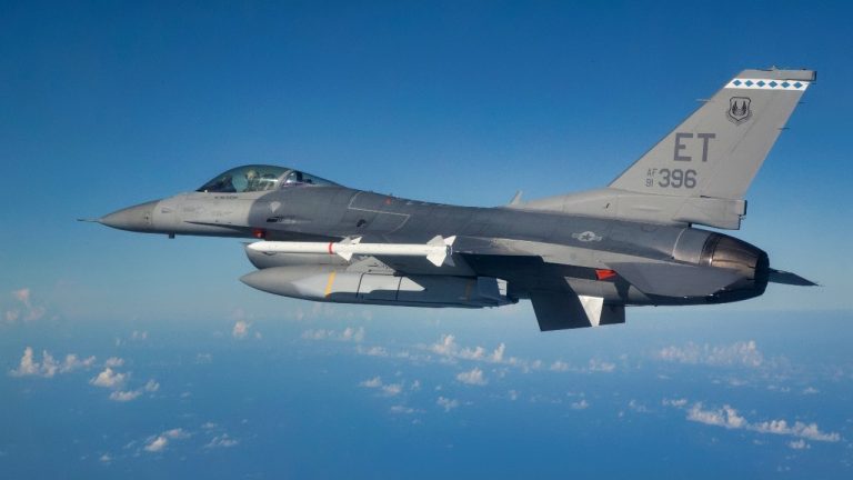 Vought Model 1600: The Navy's Big F-16 Fighter 'Flying on Aircraft ...
