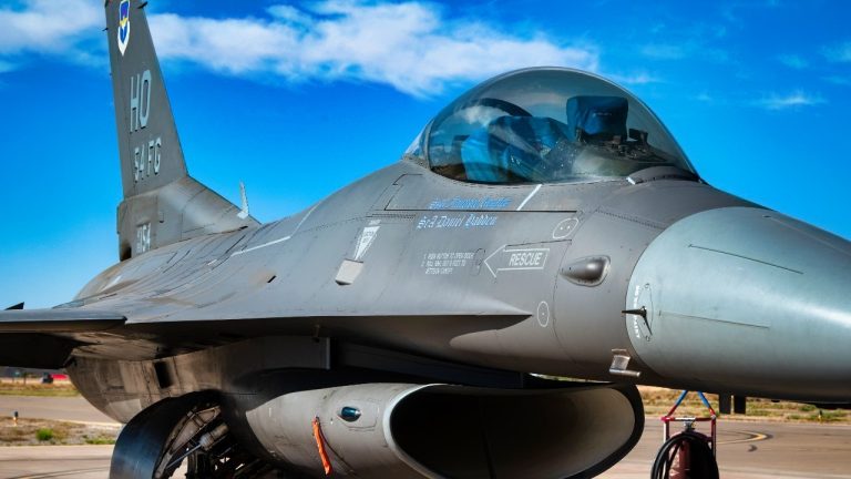 J-20 Mighty Dragon vs. F-16 Fighter: Who Wins Summed Up in 4 Words ...