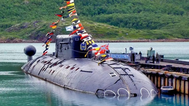 Meet the K-222: The Fastest Nuclear Submarine in History Capable of ...
