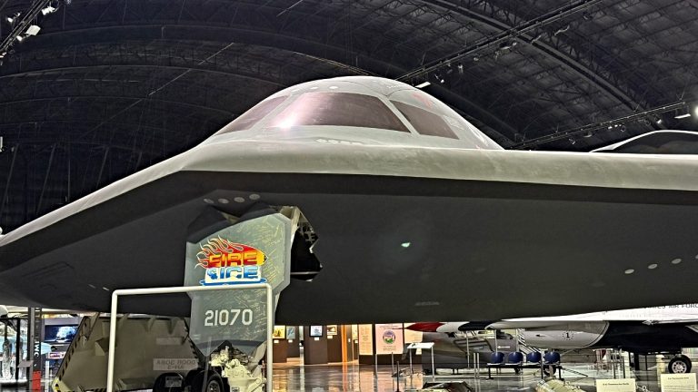 Russia's 'New' PAK DA Stealth Bomber Will Never Match the B-21 Raider ...