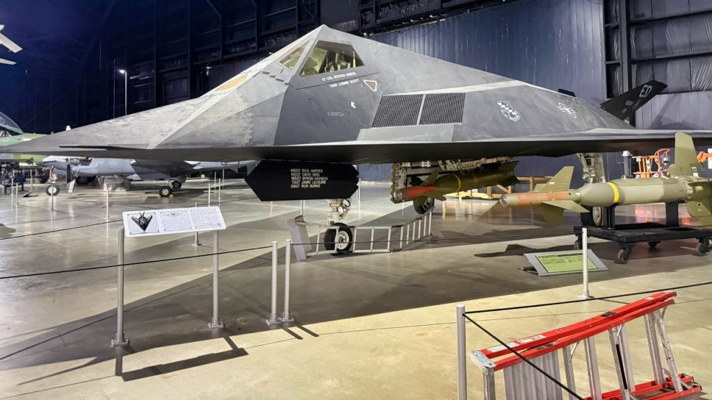 We Know Why the F-117 Nighthawk Never Flew from Aircraft Carriers ...