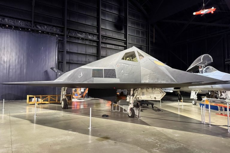 The F-117 Nighthawk 'Stealth Fighter' Is Making a Big Comeback ...
