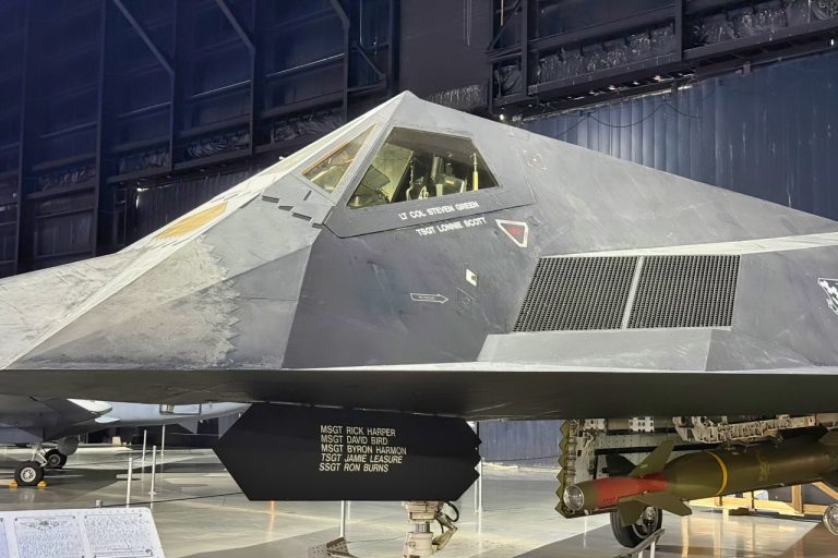 The Air Force's Retired F-117 Nighthawk Stealth Fighter Is 'Back from ...