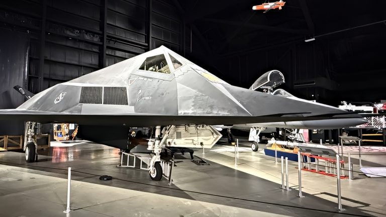 The Air Force's Retired F-117 Nighthawk Stealth Fighter Is 'Back from ...