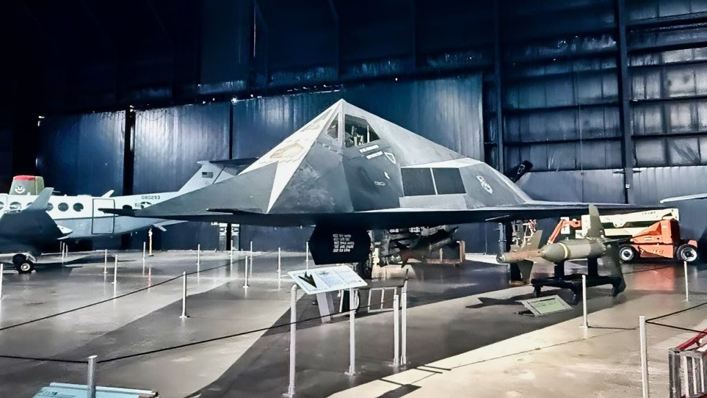 The Air Force's Retired F-117 Nighthawk Stealth Fighter Is 'Back from ...
