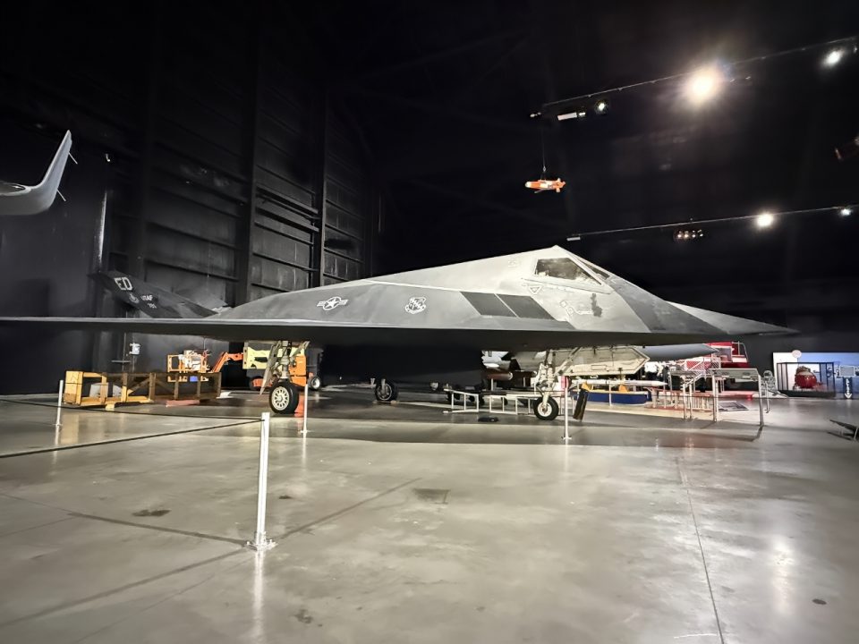'Retired' U.S. Air Force F-117 Nighthawk 'Stealth Fighter' Will Now Fly ...
