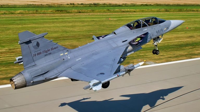 Sweden's JAS 39 Gripen E: The Secret That Makes It a Powerhouse Fighter ...