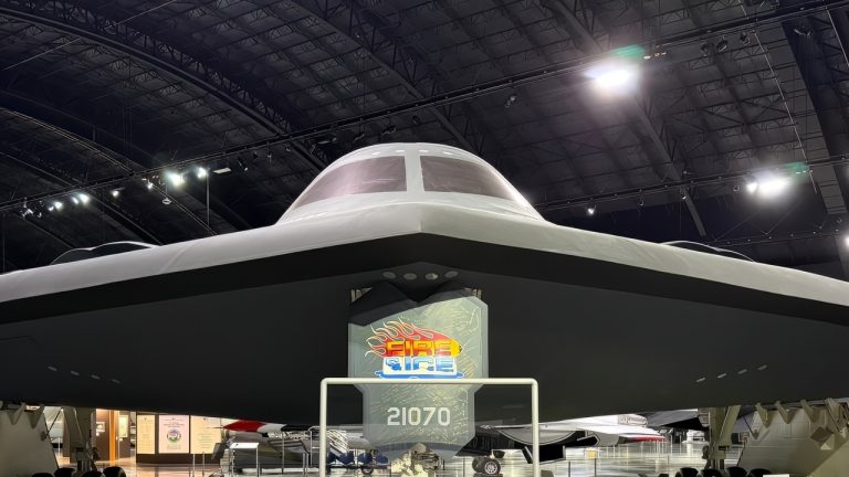 How Fast Is the Air Force's B-2 Spirit Stealth Bomber? - National ...