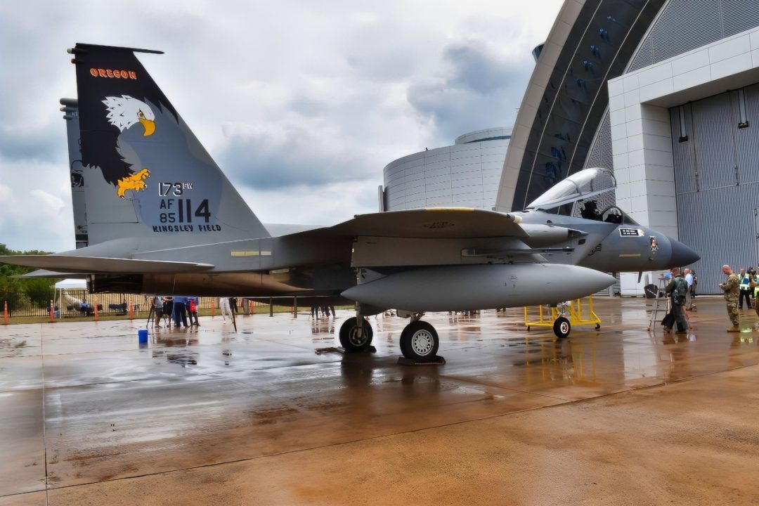 The F-23 'Black Widow II' Stealth Fighter Still Haunts the U.S. Air ...