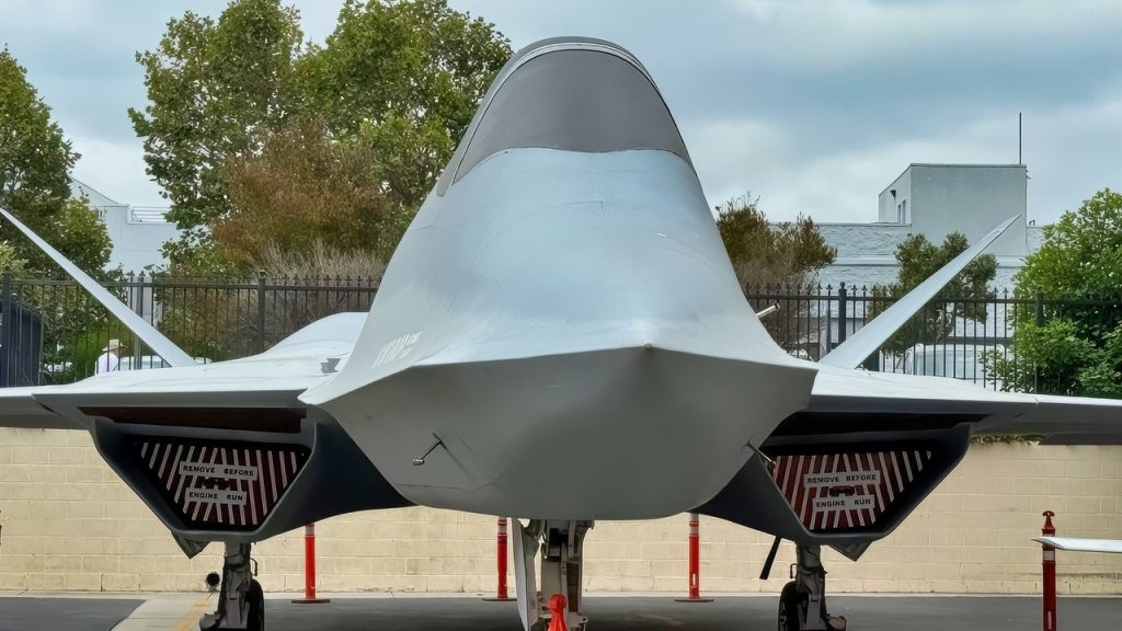 We Visited the Last 2 YF-23 Black Widow II 'Stealth' Fighters ...