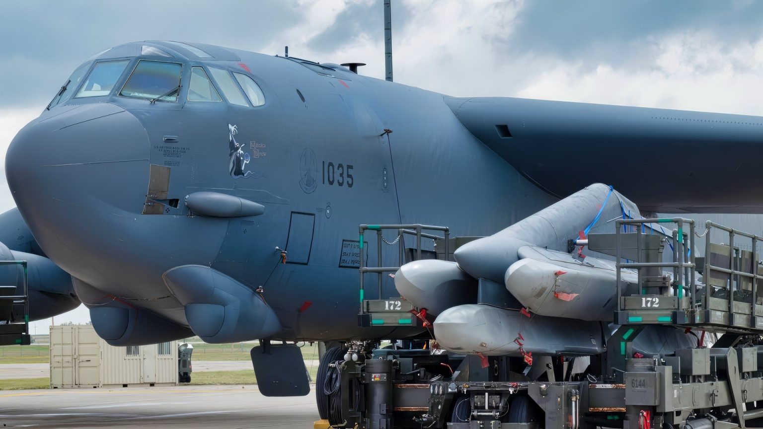The Sneaky Way the B-52 Stratofortress Bomber Might 'Fly' for 100 Years ...