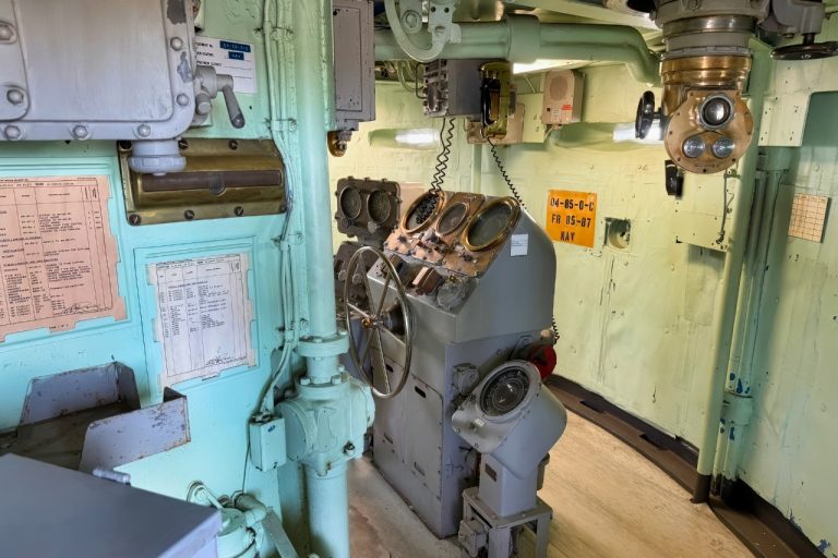 Step Aboard USS Iowa: The Iowa-Class Battleship That 'Could' Fight ...