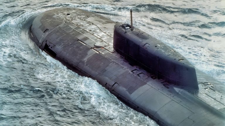 Russia's Titanium Alfa-Class Submarine Has a Message for the U.S. Navy ...