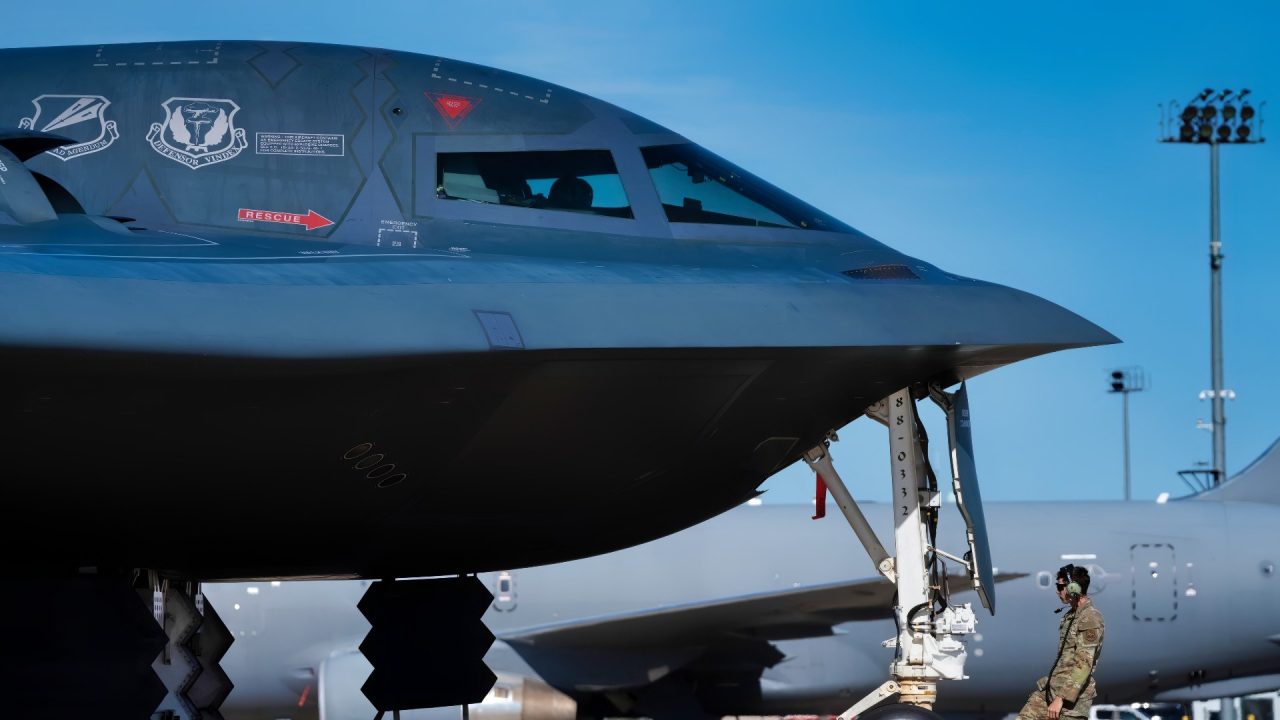 Sorry, B-1B Lancer and B-52: The B-2 Spirit Summed Up in Just 2 Simple ...