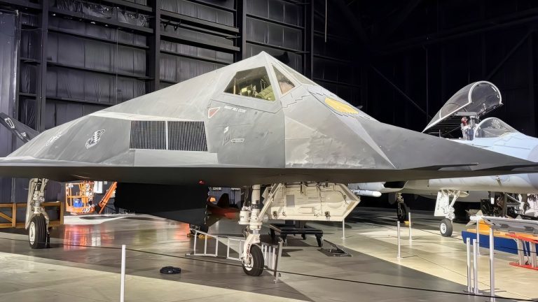 The F-117 Nighthawk 'Stealth Fighter' Is Making a Big Comeback ...