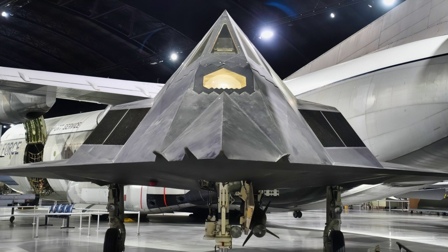 'Retired' U.S. Air Force F-117 Nighthawk 'Stealth Fighter' Will Now Fly ...