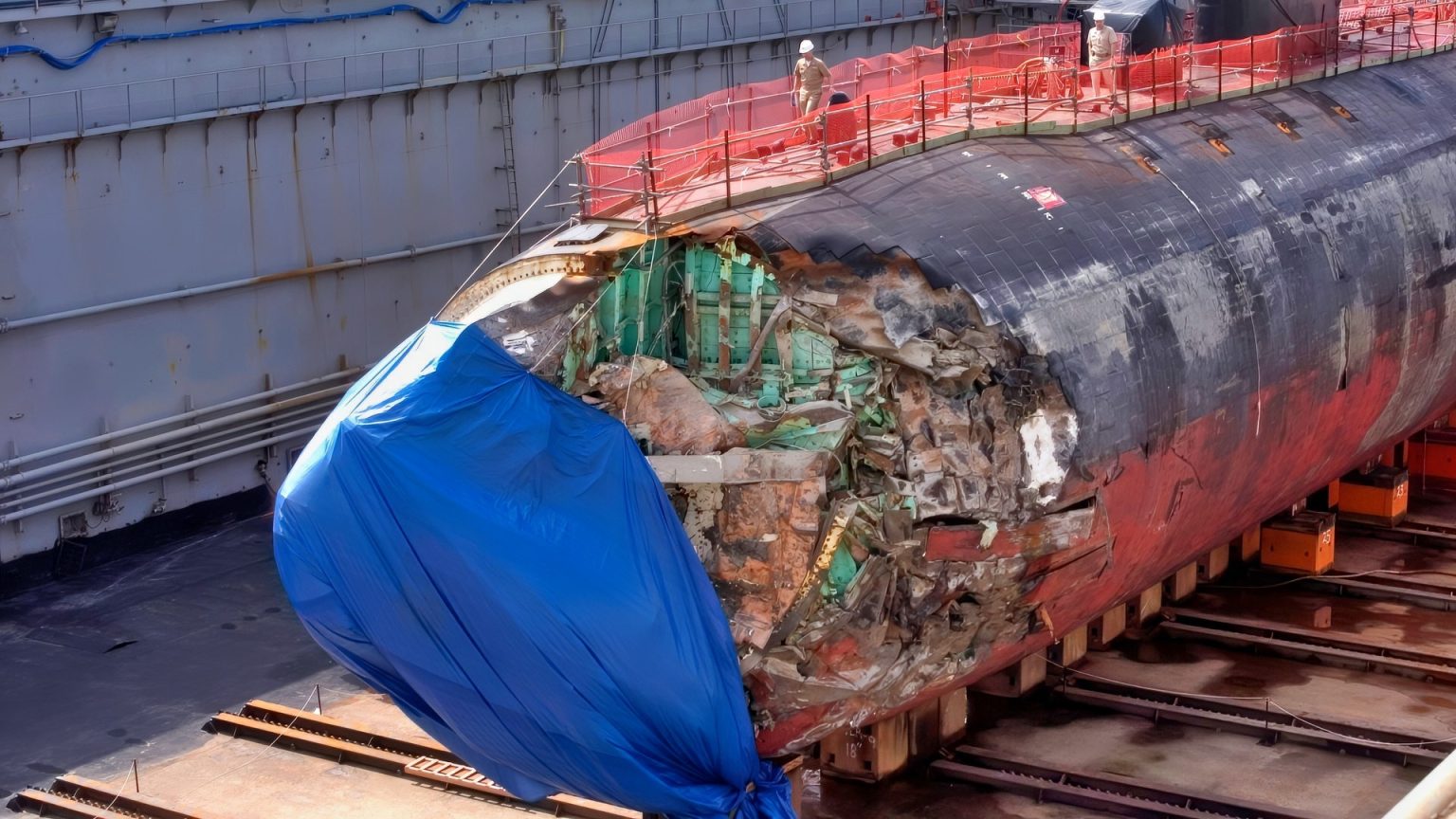 U.S. Navy Nuclear Attack Submarine 'Slammed' Into Underwater Mountain ...