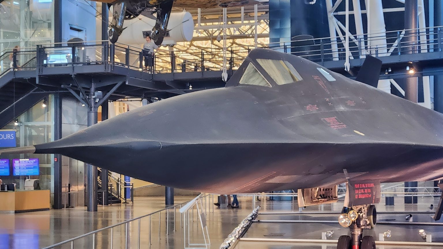 An SR-71 Blackbird Totally Disintegrated at Mach 3 and the Pilot Was ...