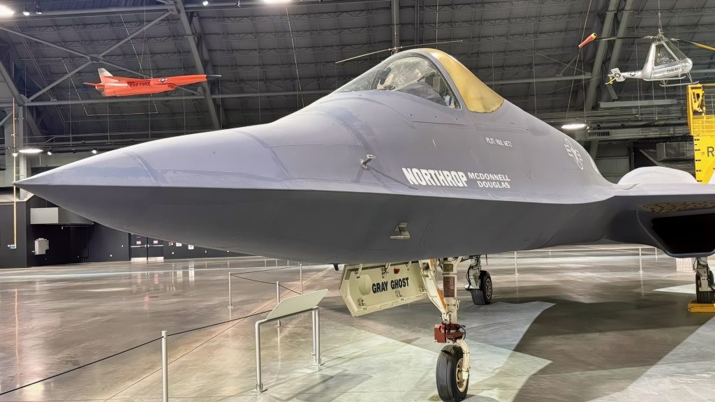 The YF-23 Black Widow II Stealth Fighter Almost Made the Ultimate ...